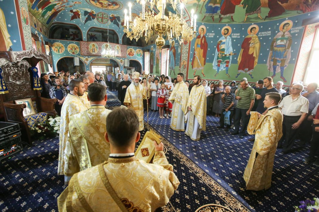 A fost sfințită pictura restaurată a bisericii din Corbu ...
